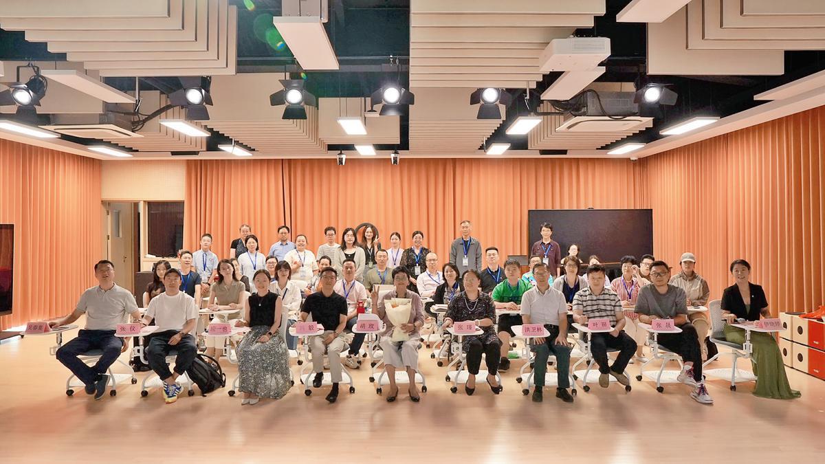 中国日报网：Shanghai Open University's inaugural AI video workshop begins